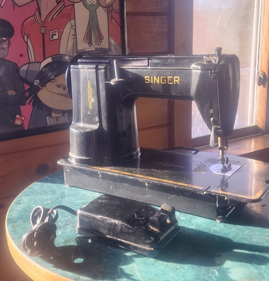 Vtg. Singer 301 Slant Needle Sewing Machine w/Foot Pedal & Bobbin 🪡 ...