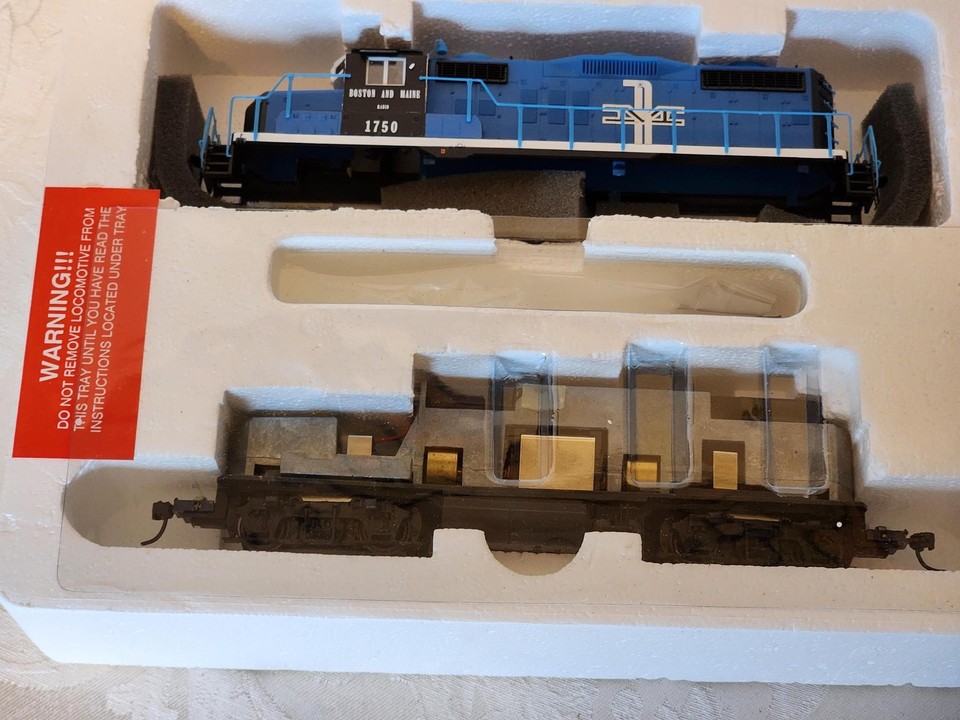 HO Scale Proto 2000 Diesel Locomotive - EMD GP18 - Boston & Maine #1750 ...