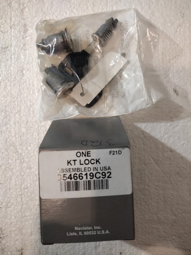 INTERNATIONAL OEM NAVISTAR CAB DOOR LOCK KIT#3606713C94 AND KEY LOCK ...