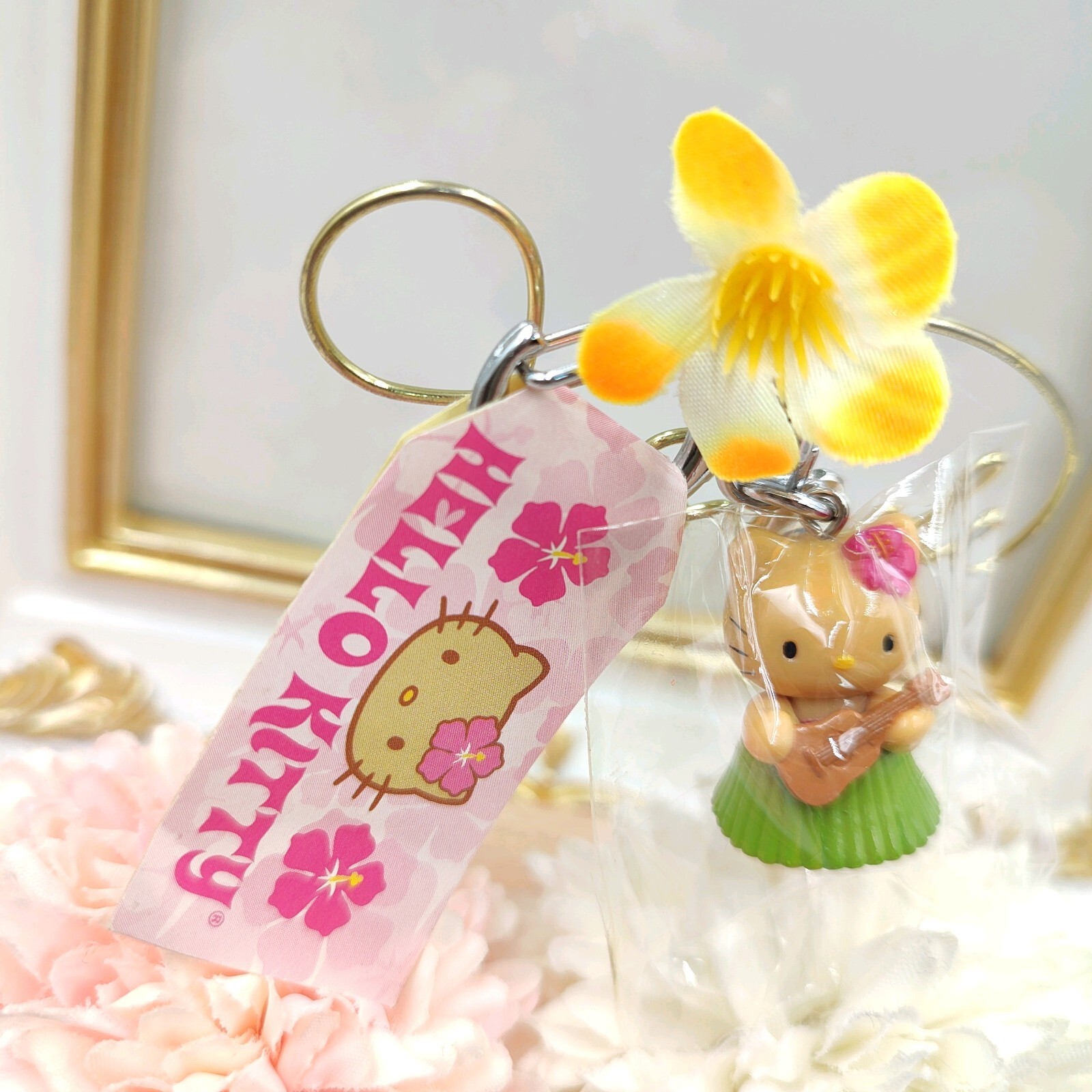 Sanrio Hello Kitty Charm Keychain Holder Hawaii Ukulele Charm Vintage ...