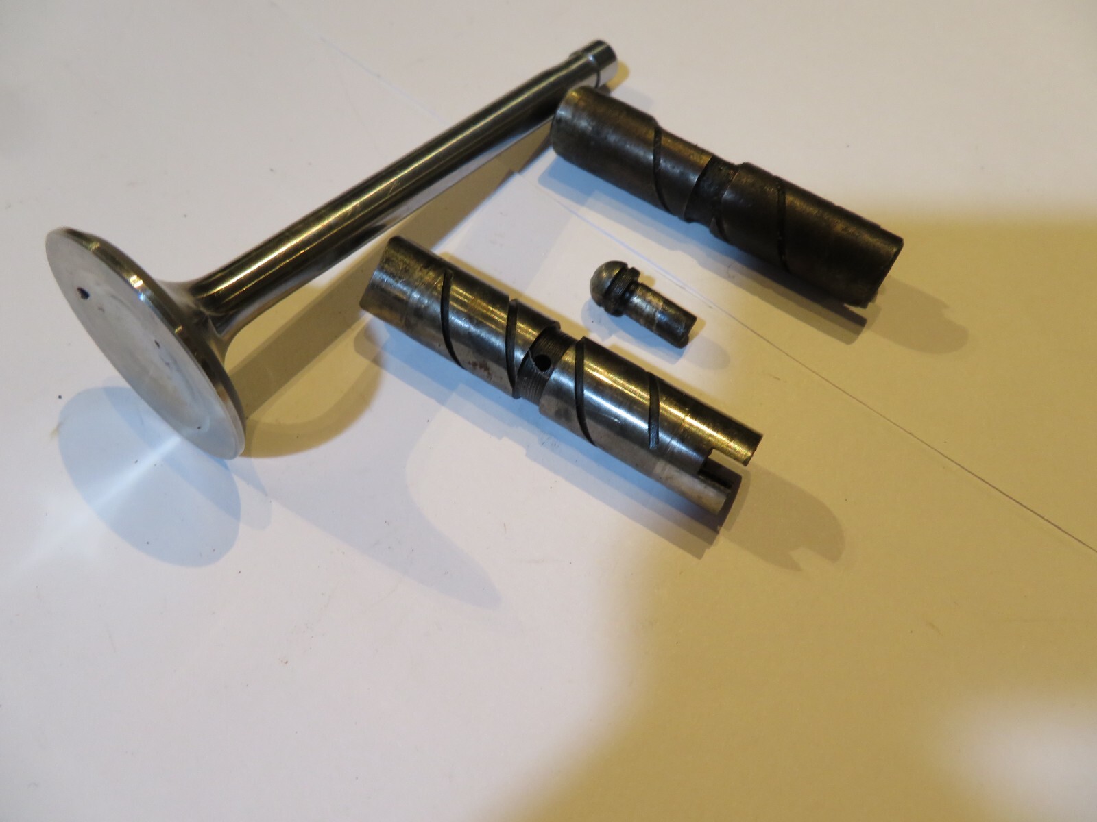 7858A - NORTON DOMMIE STELLITE + SS & ATLAS EXHAUST VALVE + 2 SPINDLES ...