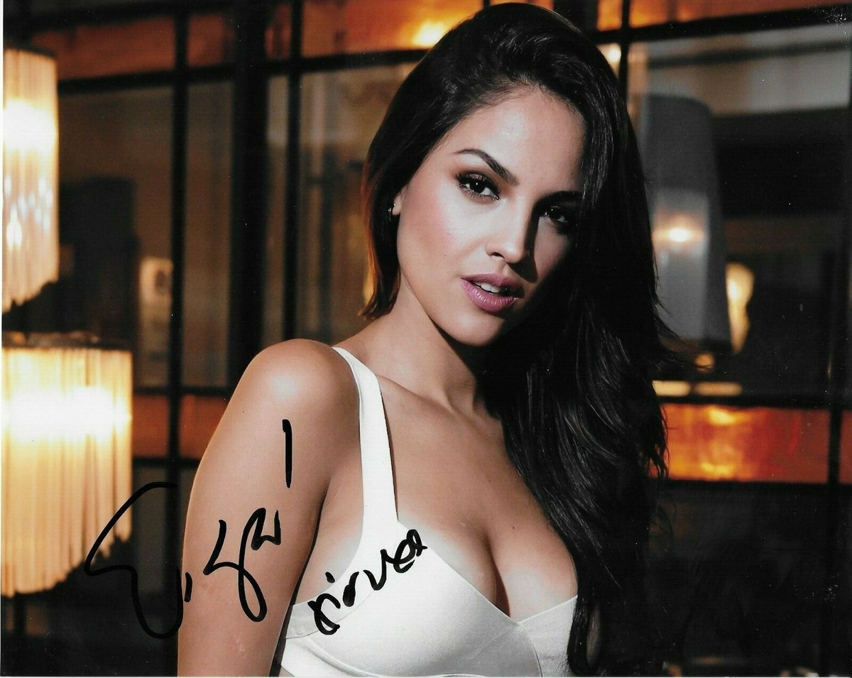 Eiza Gonzalez Kruis Tatoeage Eiza Gonzalezs 7 Tattoos And Meanings 7127