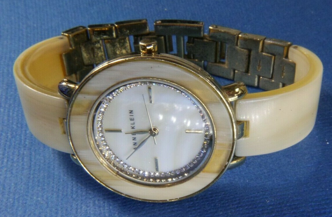 ANNE KLEIN 1972 Y121E GOLDTONE BEIGE HARD PLASTIC 2 PIECE BANGLE band ...