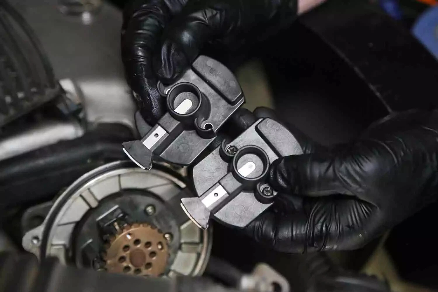 How to Replace a Distributor Cap and Rotor