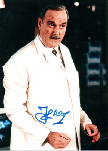 JOHN CLEESE 10-8 JAMES BOND AUTHENTIC AUTOGRAPH "R" IN THE WORLD IS NOT ...