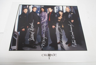 AUTOGRAPHED X4 STARS Circa 2000 CRUSADE TV Series CARRIE DOBRO CM4320 autographed-x4-stars-circa-2000-crusade-tv-series-carrie-dobro-cm4320
