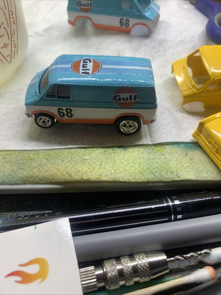 Auto World Custom 77 Dodge Van Gulf Slot Car | eBay