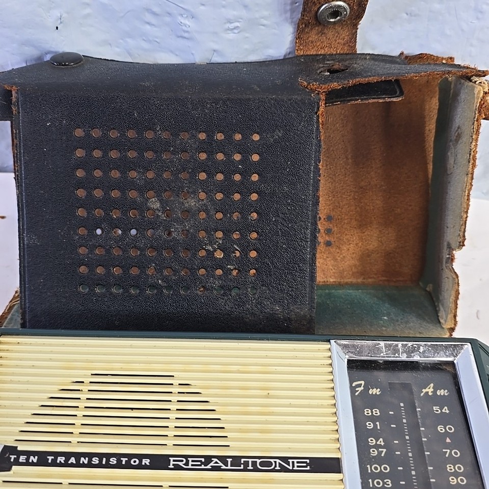 1963 Realtone TR2051 Vintage 10 transistor Am/Fm Portable Radio Leather ...