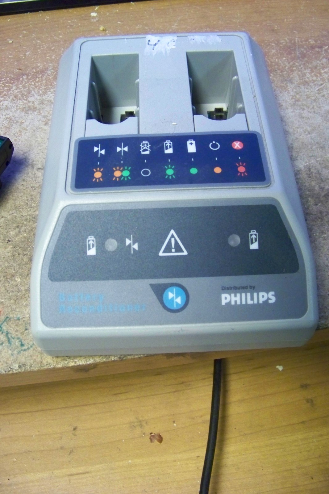 Philips AGI-3002 Battery Reconditioner | eBay