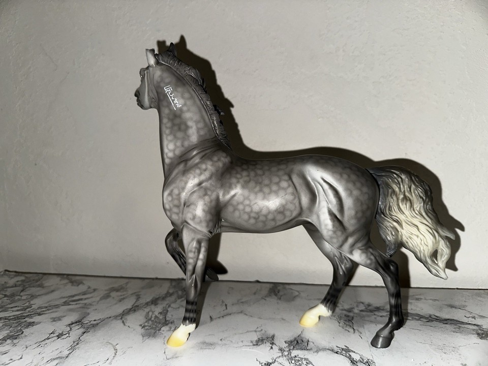 Breyer Horse Traditional Model Hwin Dapple Gray Mare Model Horse #1282 ...