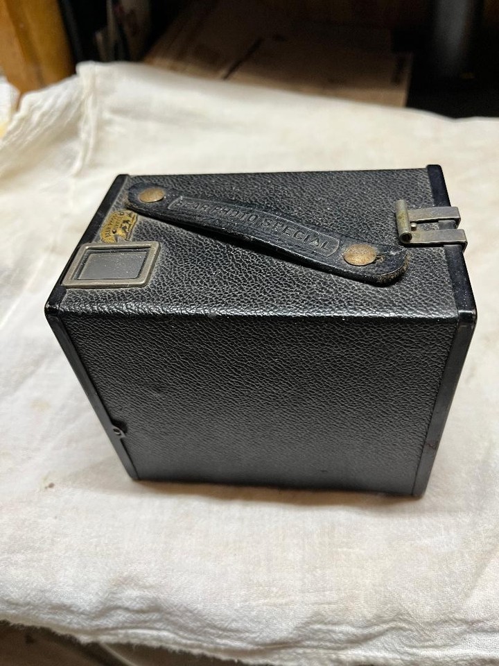 1938 Bear Photo Special Service 6X9 Metal Box Camera Golden Bear Art ...
