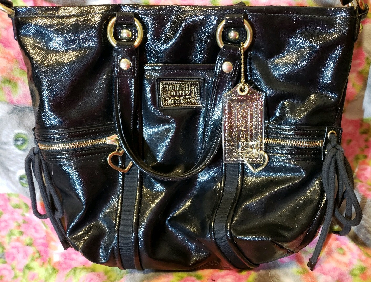 COACH DAISY LIQUID GLOSS POCKET TOTE BLACK F20047 - Gem