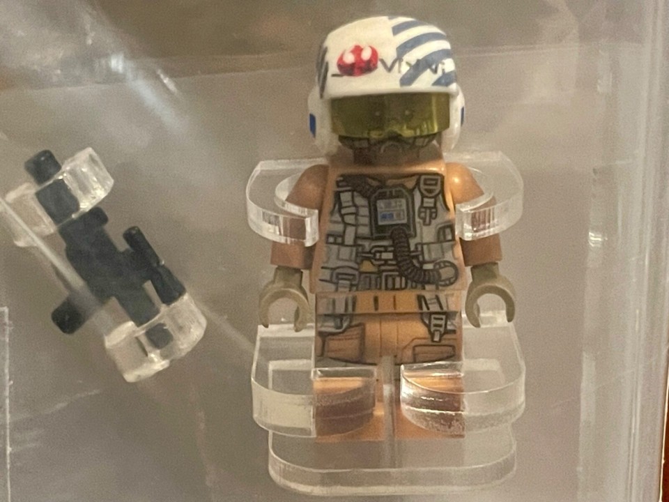 LEGO STAR WARS 2019 FINCH DALLOW 75188 RESISTANCE BOMBER CAS 85+ NOT ...