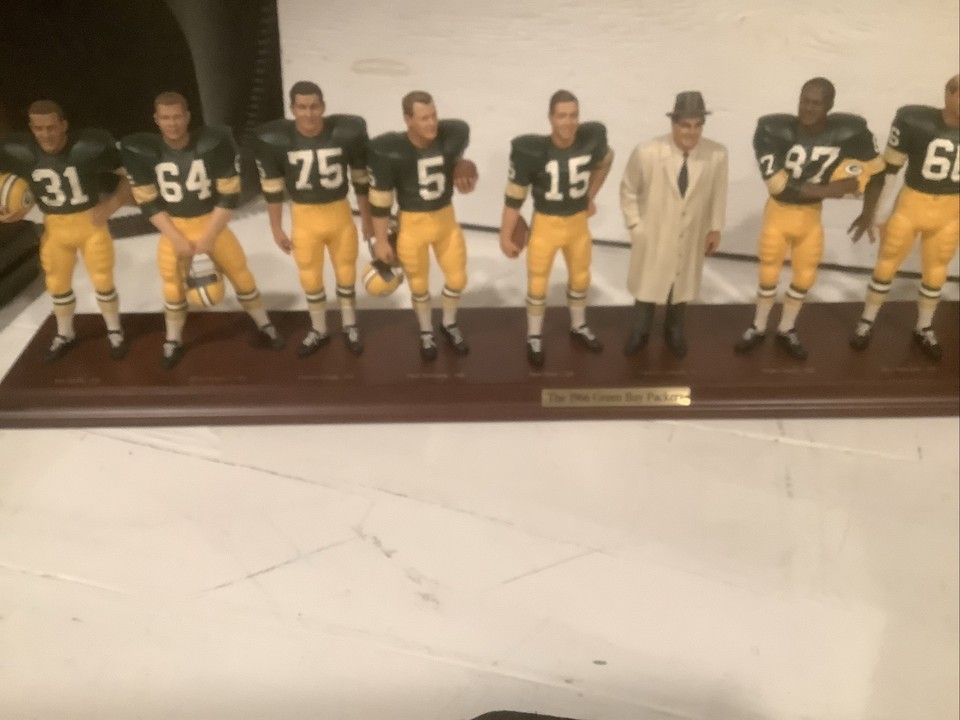Vintage 1966 Super Bowl I-Green Bay Packers Line-Up Statues-Danbury ...