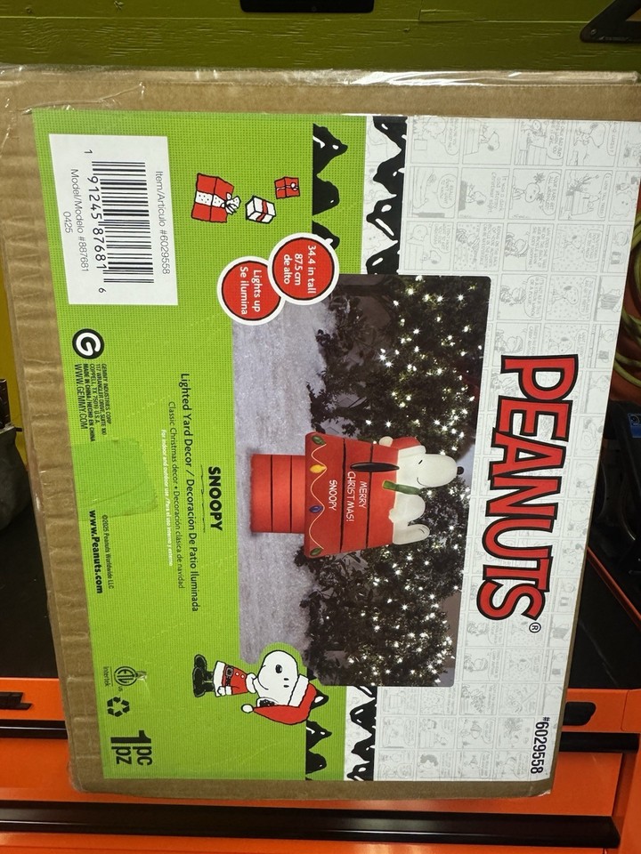 34"H Snoopy on Doghouse Christmas blow mold New In Box Ready To Ship ...