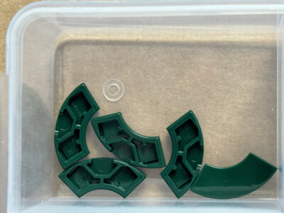 LEGO Parts - Dark Green Tile, Round Corner 2 x 2 Macaroni - No 27925 ...