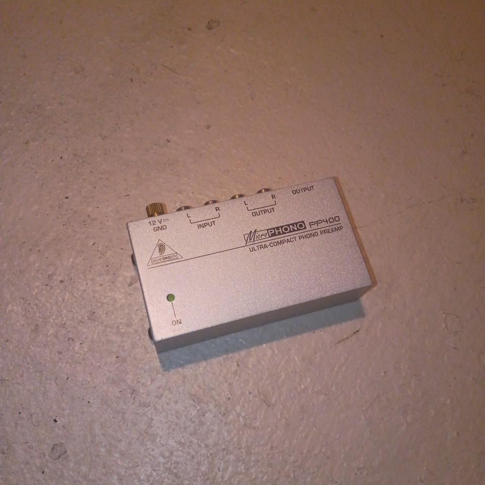 NO CABLE Behringer PP400 ultra-compact phono to line level turntable ...