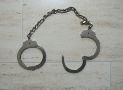 VINTAGE PEERLESS HANDCUFF CO LEG IRON CUFFS 14 INCH CHAIN MODEL 289896 ...