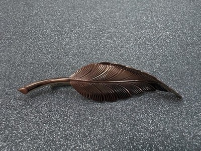 Tiffany & Co. 14K Yellow Gold Detailed Flared Textured Curved Leaf Pin ...