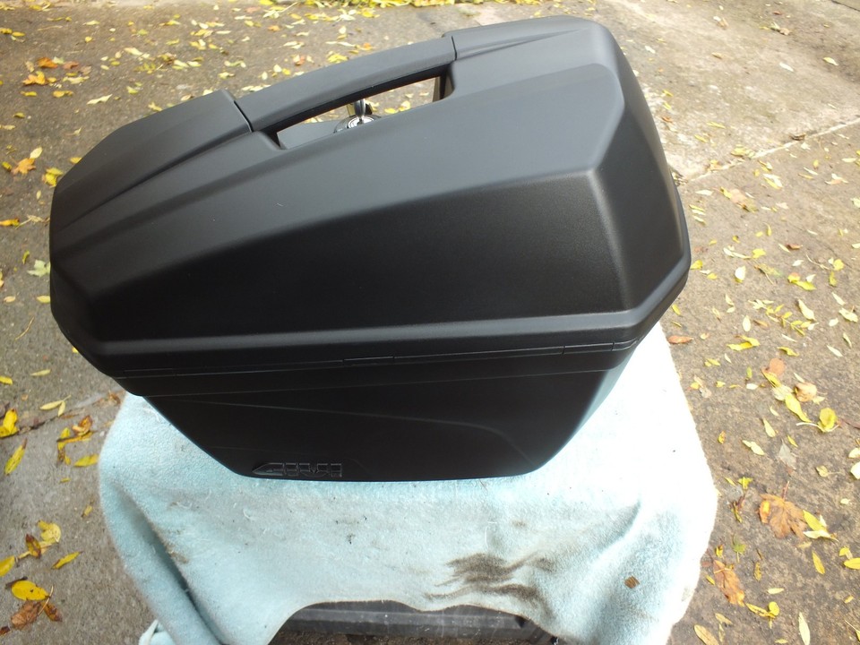 Givi E22 panniers in good condition come with 3 keys can be fitted to ...