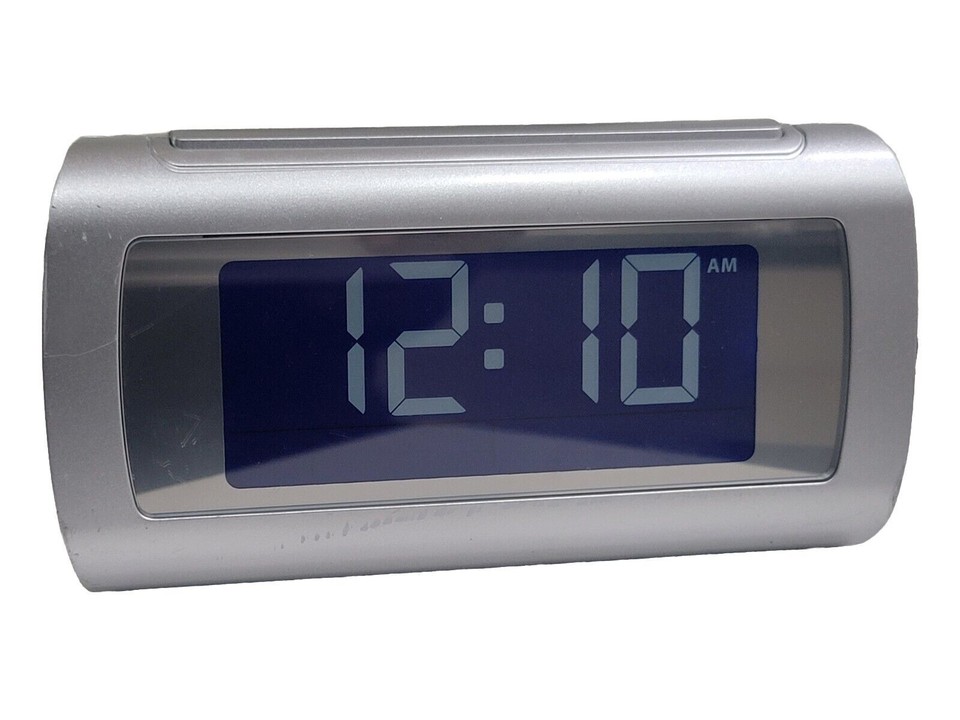 Brookstone 4511 TimeSmart Self Setting Digital Dual Alarm Clock -Used ...