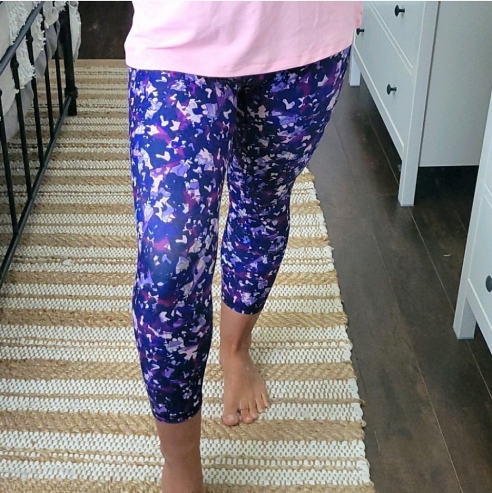 Fabletics Abstract Print Mid Rise Powerhold Cropped Leggings sz M EUC ...