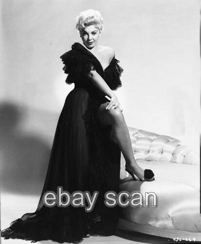 Barbara Nichols Cheesecake Barbara Nichols In The Back Room | 24