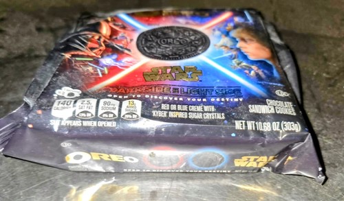 Limited Edition STAR WARS OREO Blue Red 10.68oz OREOS Dark/Light Side ...