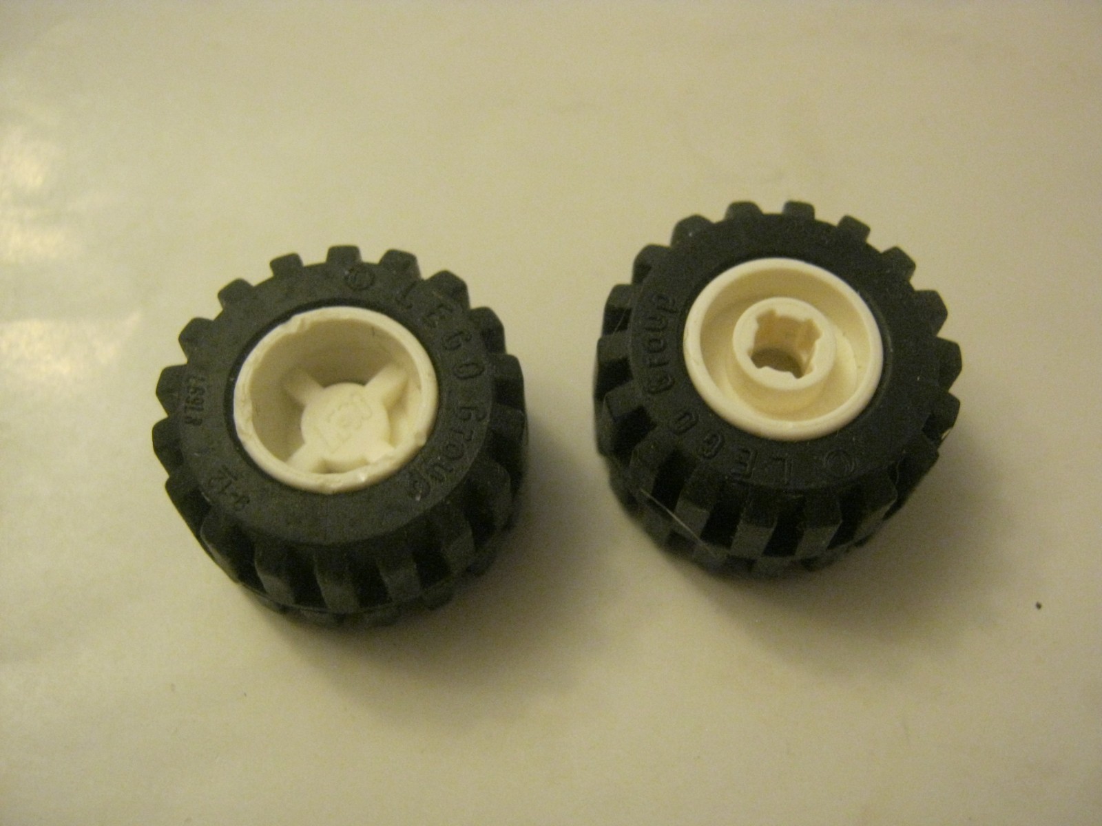 Lego (2) 7/16 White Wheels With 3/4 Dia x 7/16 Wide Tire 87697, Rubber ...