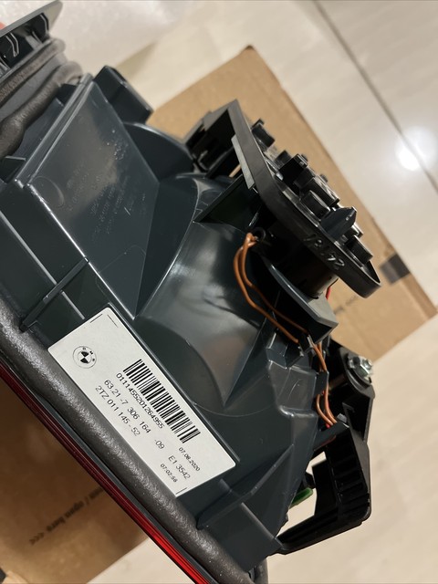 BMW 5 F10 LCI Genuine Rear Right RH Tail Light on BOOTLID 63217306164 ...