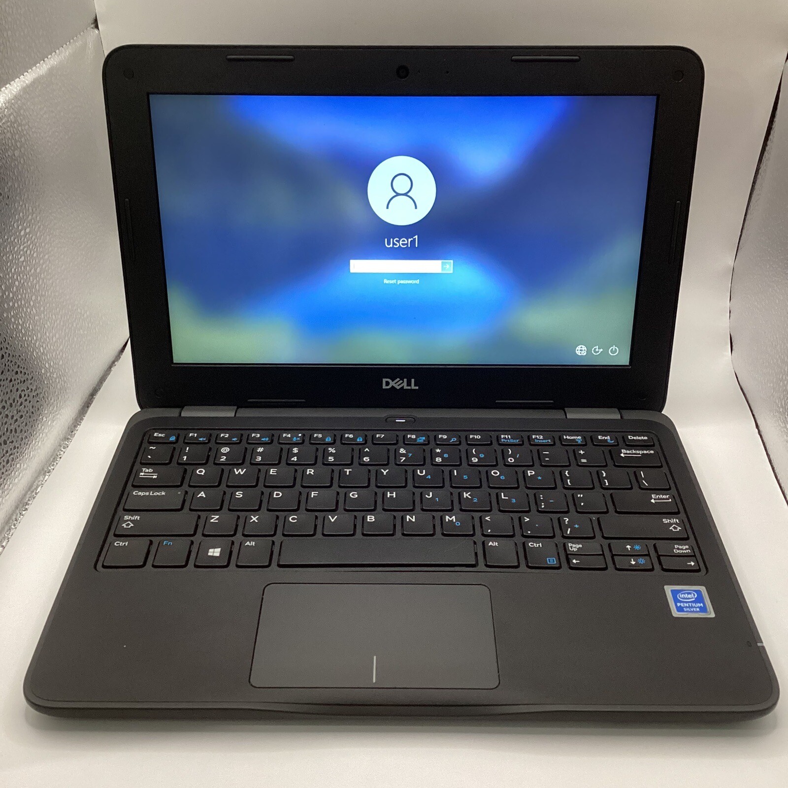 Dell Latitude 3190 11.6” 2-in-1 Pentium Silver N5000 @ 1.10GHz 8GB ...