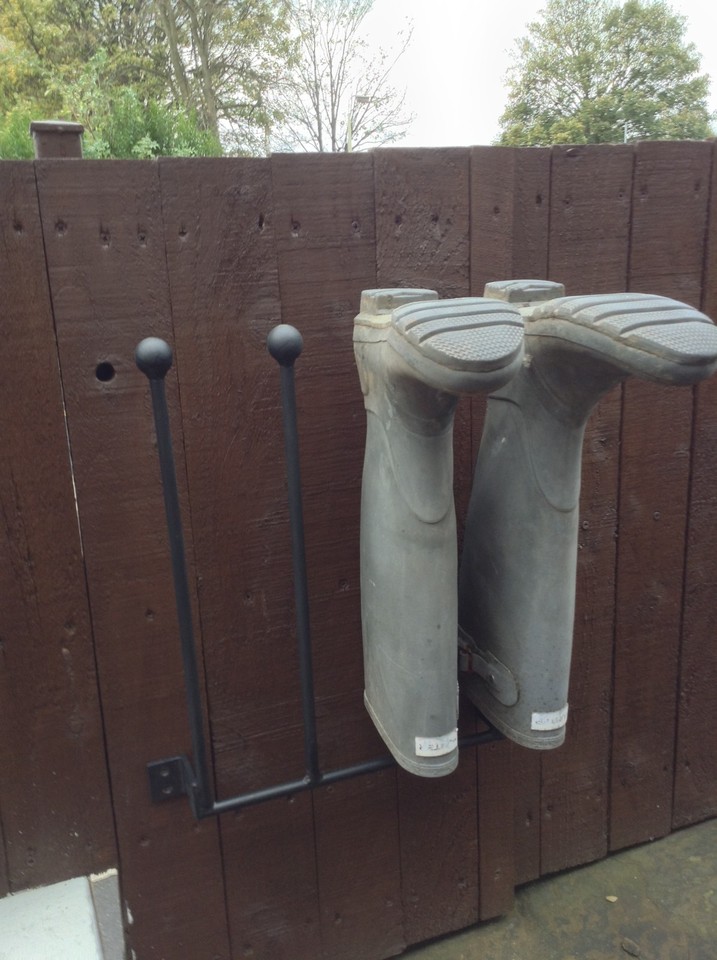 HANDMADE IN UK 2 PAIR WROUGHT IRON WALL MOUNTED WELLY WELLINGTON BOOT ...