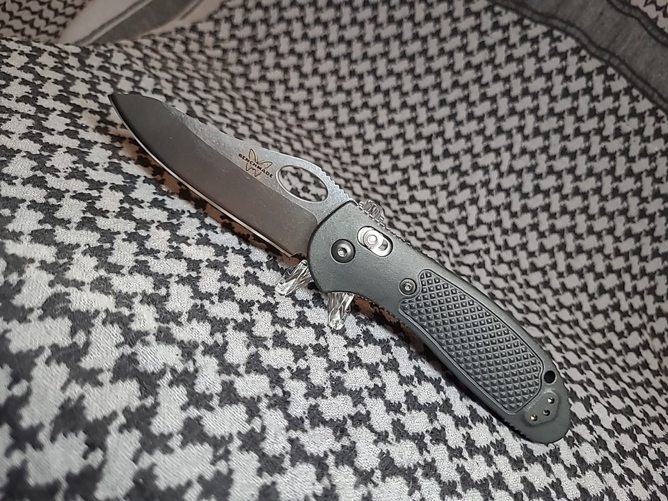 Benchmade 550 Griptilian, 440C, early production model, oval thumb hole ...