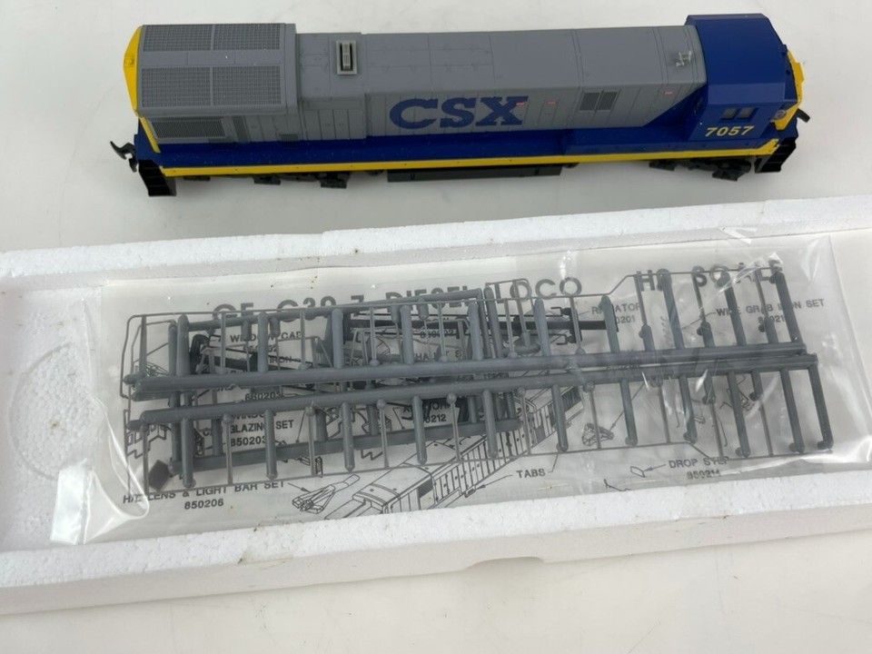Atlas HO Scale 8613 C30-7 CSX Road #7057 Diesel Locomotive | eBay
