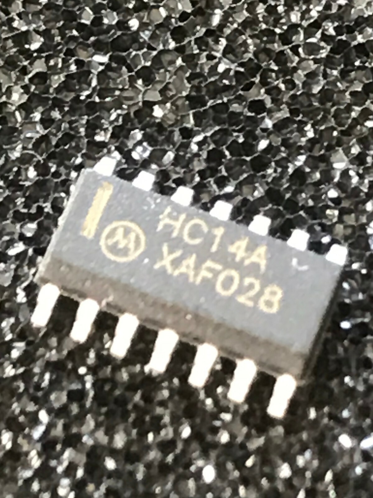 HC14A ORIGINAL MOTOROLA 74HC14A SURFACE MOUNT CHIP SO14 UK STOCK x1 ...