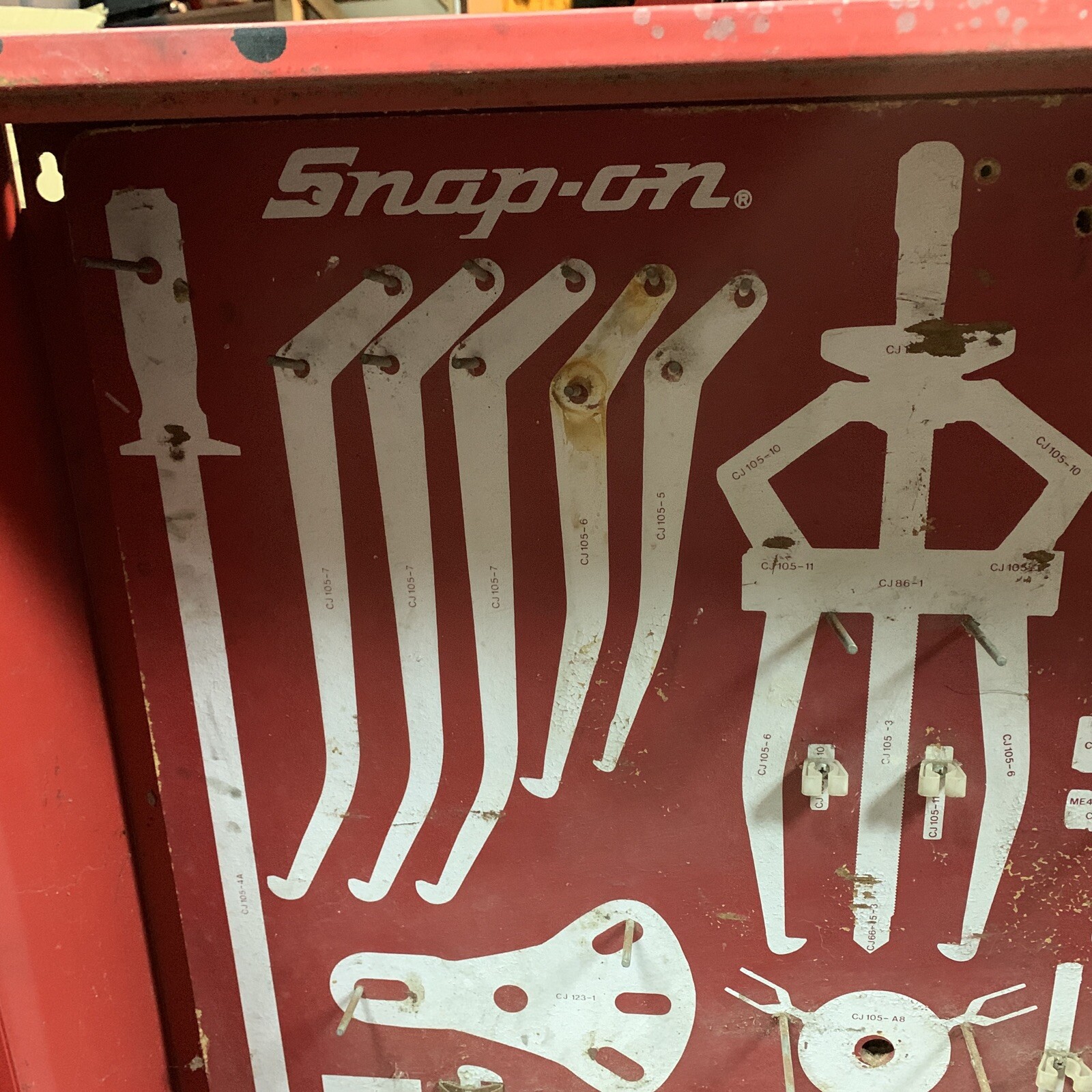 SNAP-ON TOOLS Master Interchangeable Puller Cabinet Storage Peg Board ...