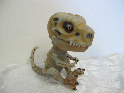 ANIMATED W SOUND DINOSAUR BONEHEAD RAPTOR Fingerling skeleton FIGURE ...