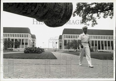 1971 Press Photo Lt. Kenneth H. Johnson at U.S. Naval Academy ...