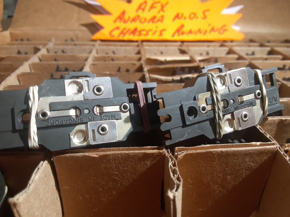 VINTAGE AURORA AFX NEW OLD STOCK NON MAGNA TRACTION CHASSIS RUNNING ...