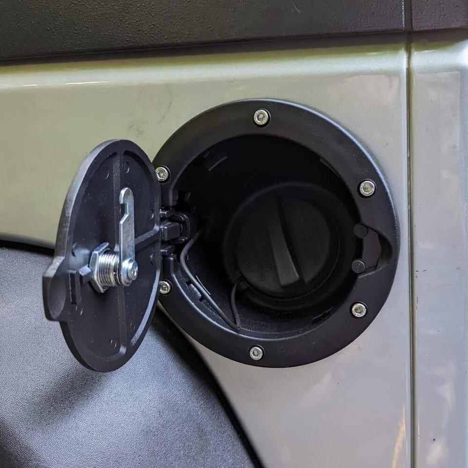 Locking Gas Tank Cap Fuel Filler Door Cover for Jeep Wrangler JK ...