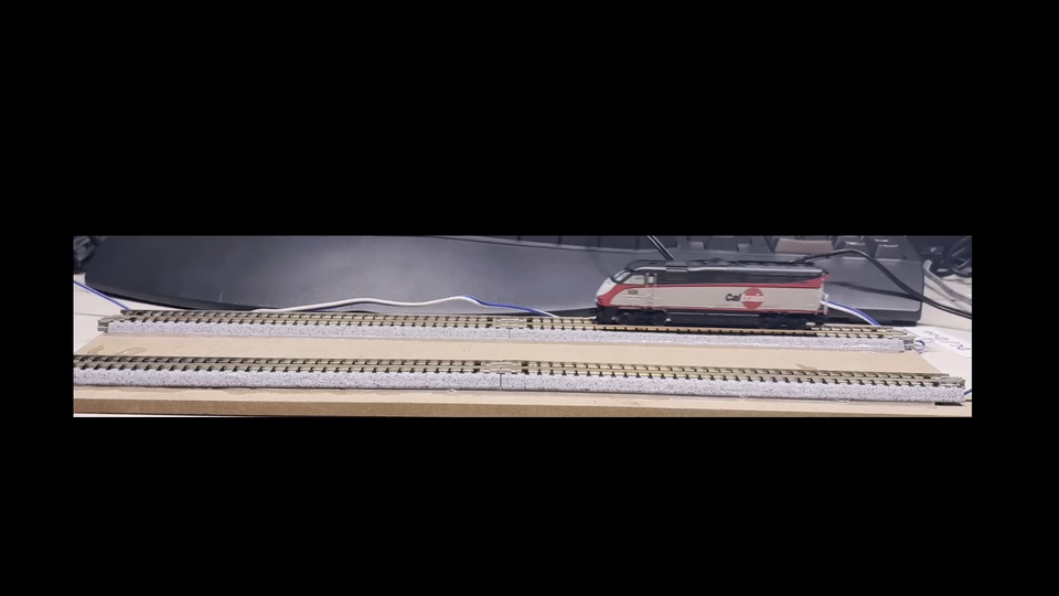 N Scale - Athearn 23719 F59PHI - Caltrain #926 - DCC & Sound Installed ...