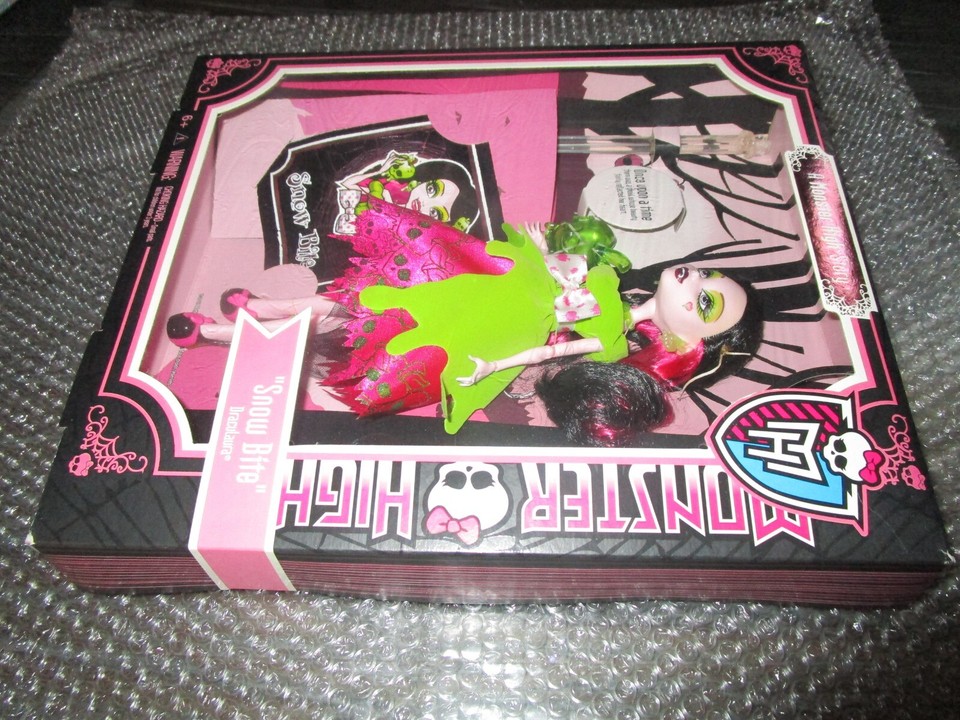 NEW Monster High Draculaura Snow Bite Doll MH Scarily Ever After | eBay