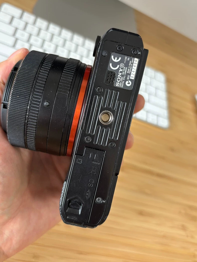 Sony RX1R 24MP Exmor CMOS Sensor 35mm Full Frame Compact Digital Camera ...