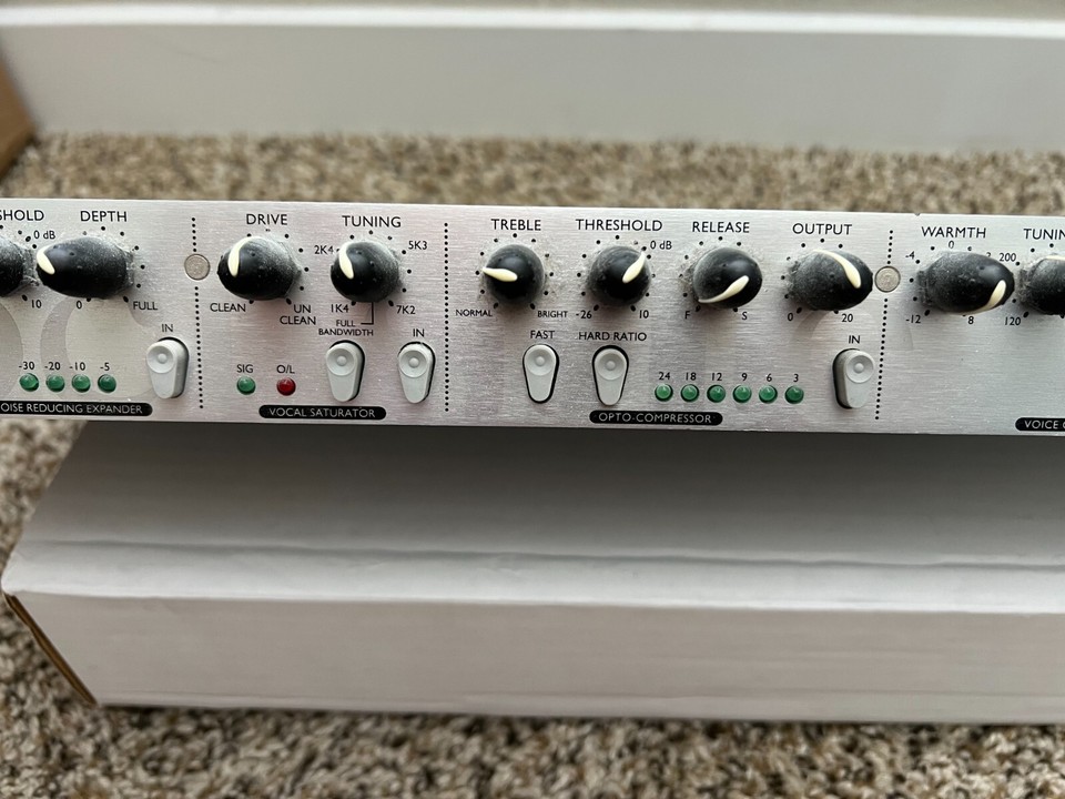 Focusrite Platinum Voicemaster Voice Processor Channel Strip Master Mic ...