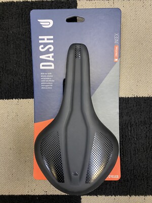 Pure Cycles Dash Medium Black Bike Saddle 147mm Unisex Steel Rail ...
