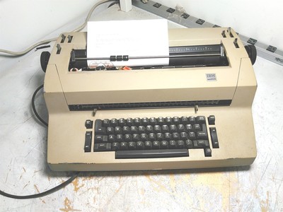 Typewriters & Word Processors - Correction Electric Typewriter