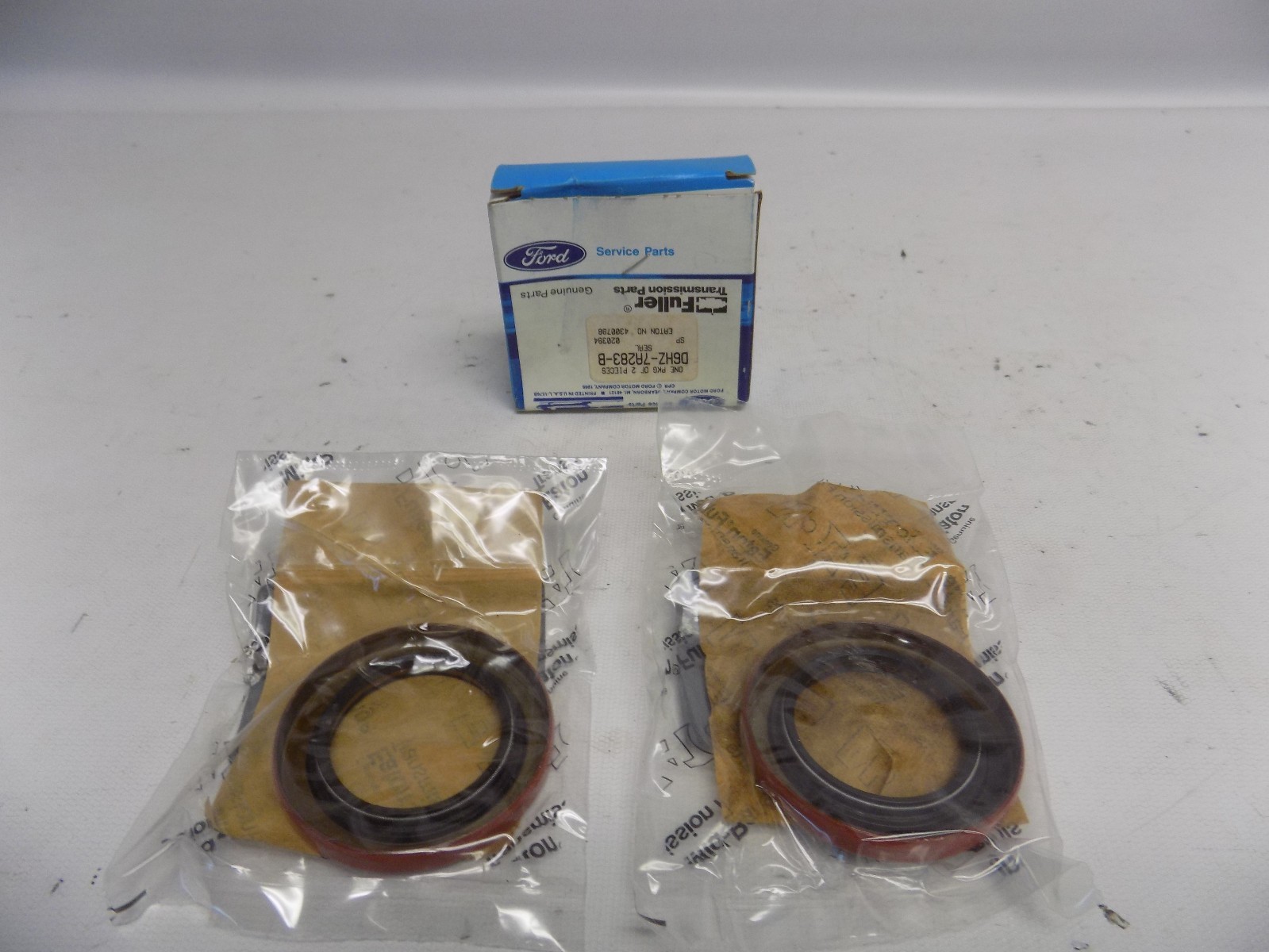 New OEM Lot of 2 Input Shaft Bearing Retainer Seal F600 F800 5 Speed ...