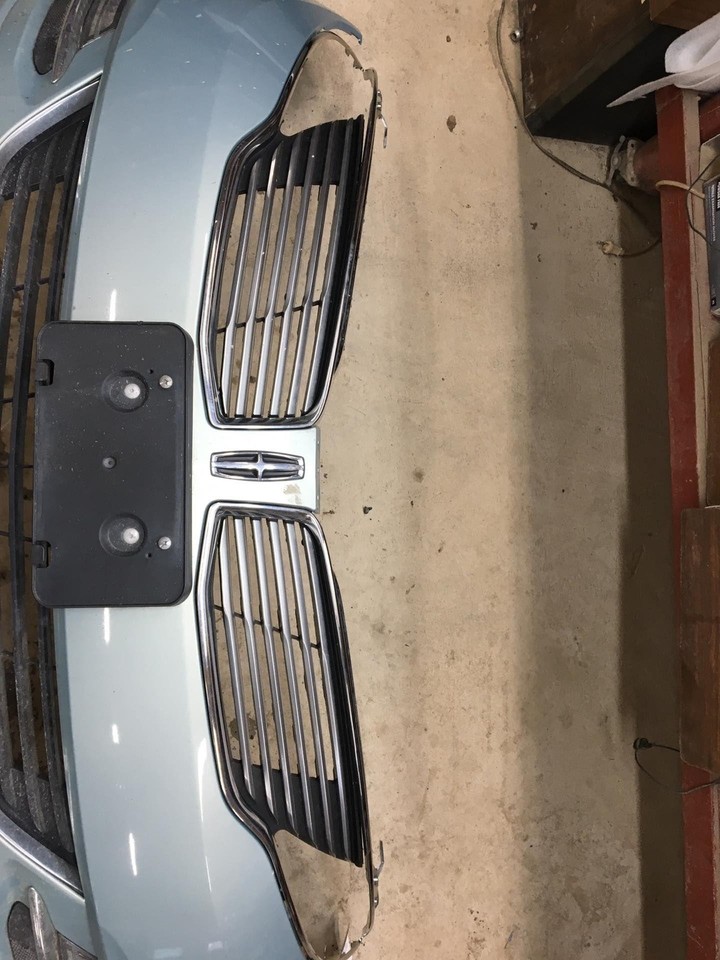 14 LINCOLN MKZ Crack Dent Curb Rash Front Bumper | eBay