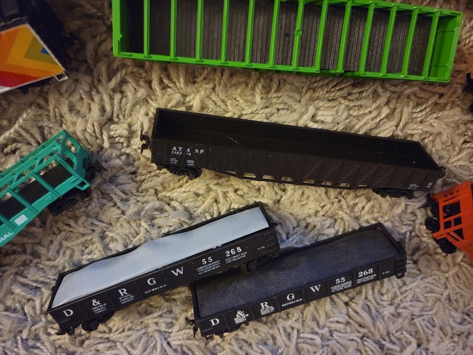 (11) Toy HO Train Cars Caboose Advertising AHM Trains Tracks Boxes LOT ...
