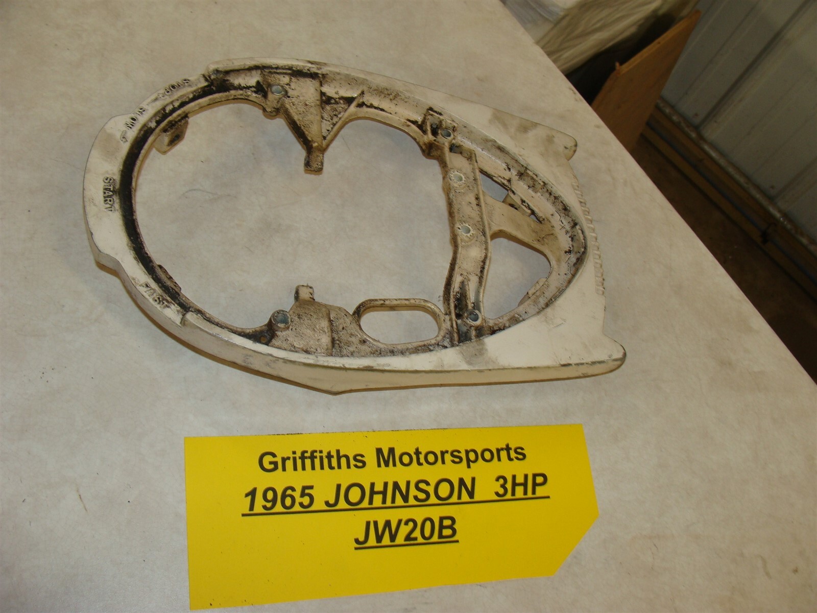 1965 JOHNSON outboard 3hp motor Sea-Horse JW20B LOWER COWL BASE BRACKET ...